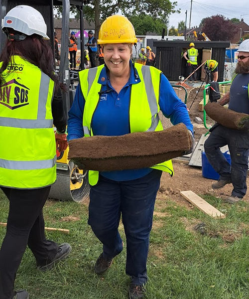 DIY SOS, Wickes & Volunteers Transform Youth Club